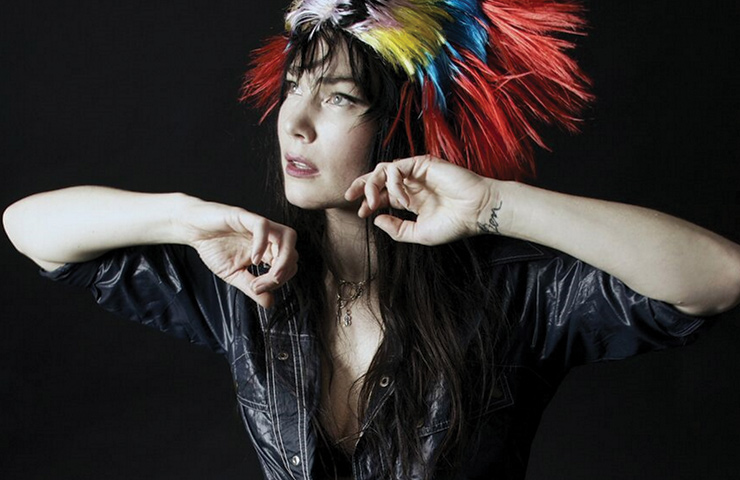 Brisa Roché : initials B.R. | Songazine